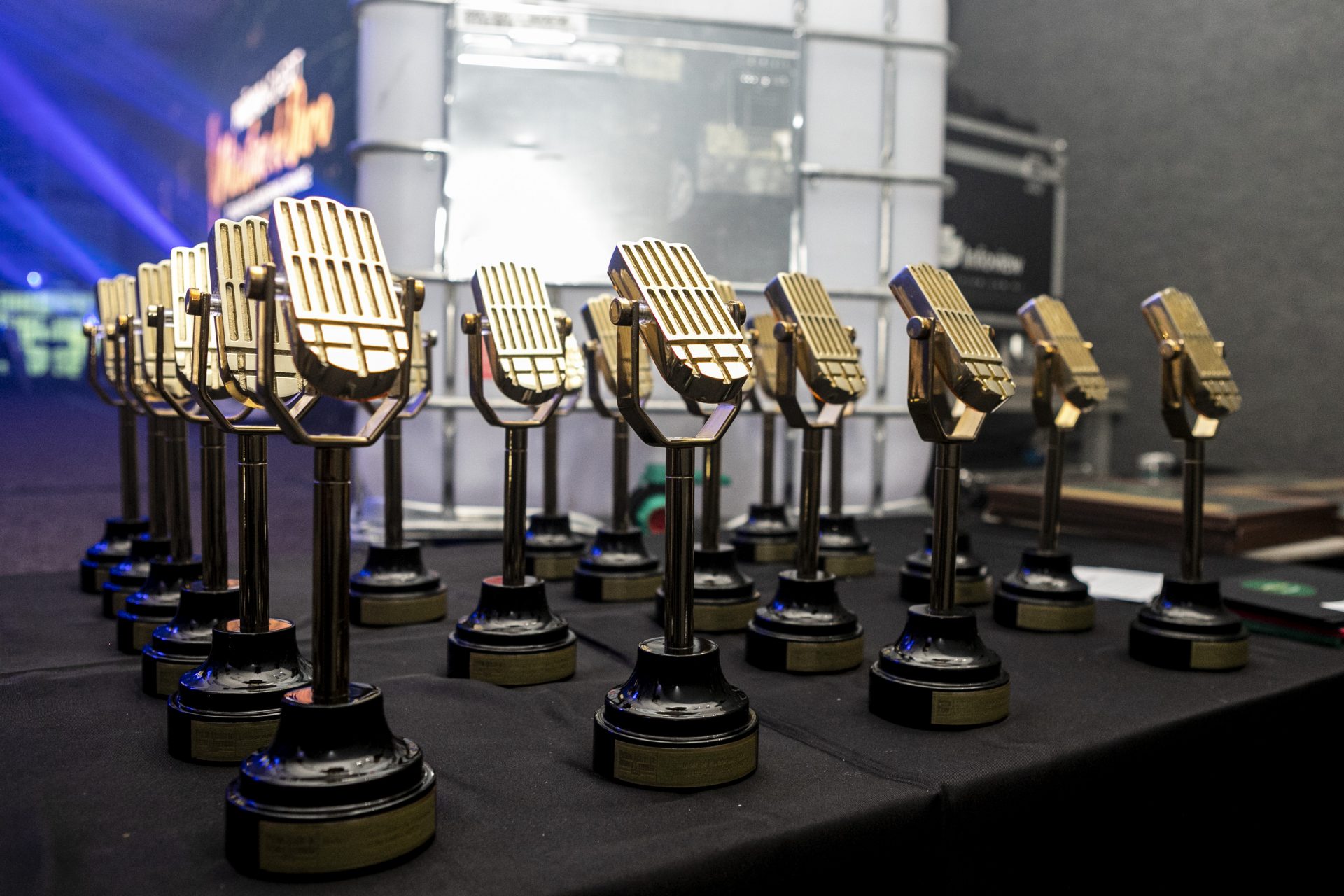 Vencedores do Prêmio ACAERT recebem o Microfone de Ouro em ... Vencedores do Prêmio ACAERT recebem o Microfone de Ouro em ...