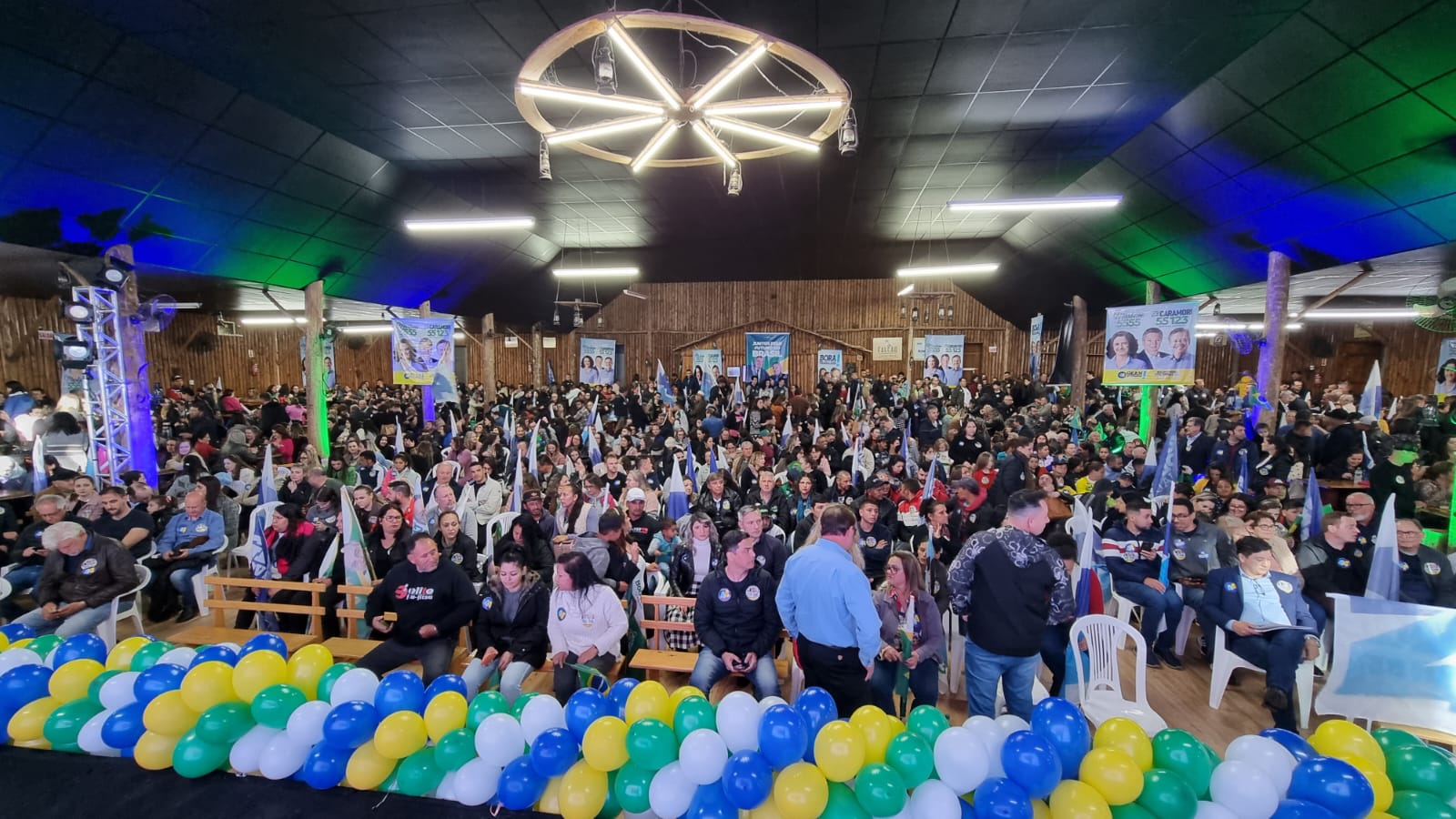 Majoritária Gean/Eron e PSD reúnem cerca de 1,5 mil pessoas em Chapecó ...