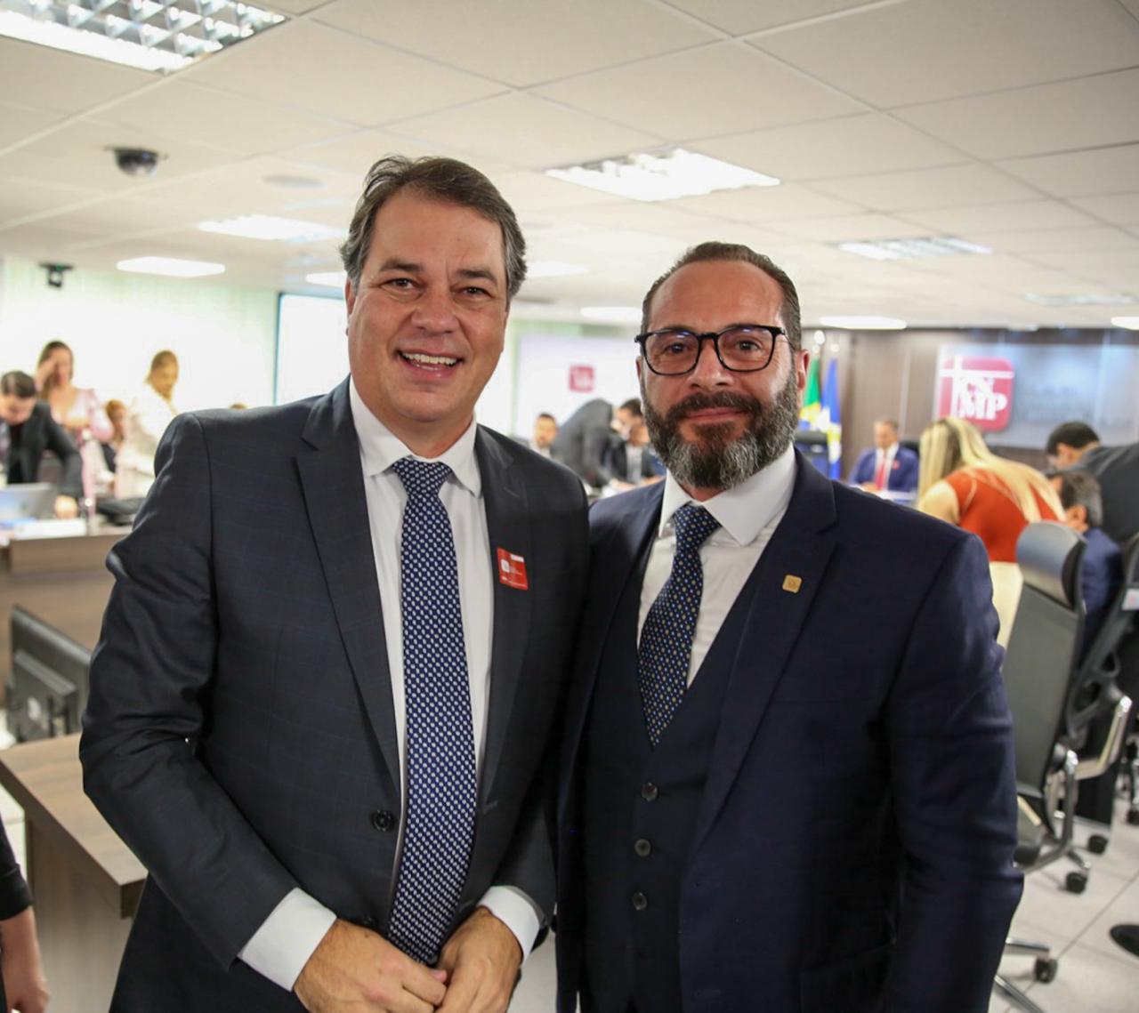 Deputado Minotto representa Alesc na posse de Fernando da Silva Comin ...